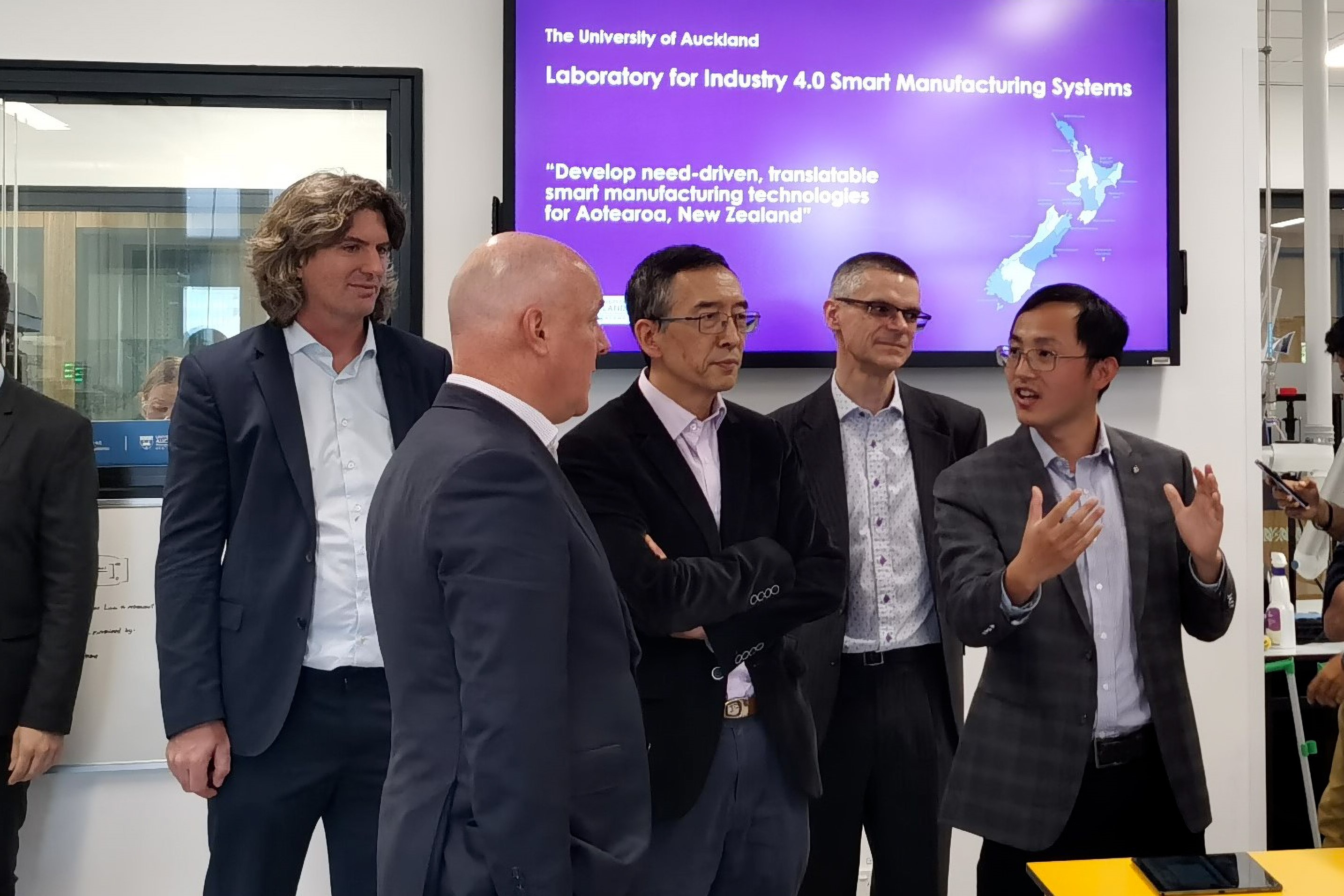 Lab visit from Christopher Luxon, Leader of the National Party | Industrial AI Group @ UOA